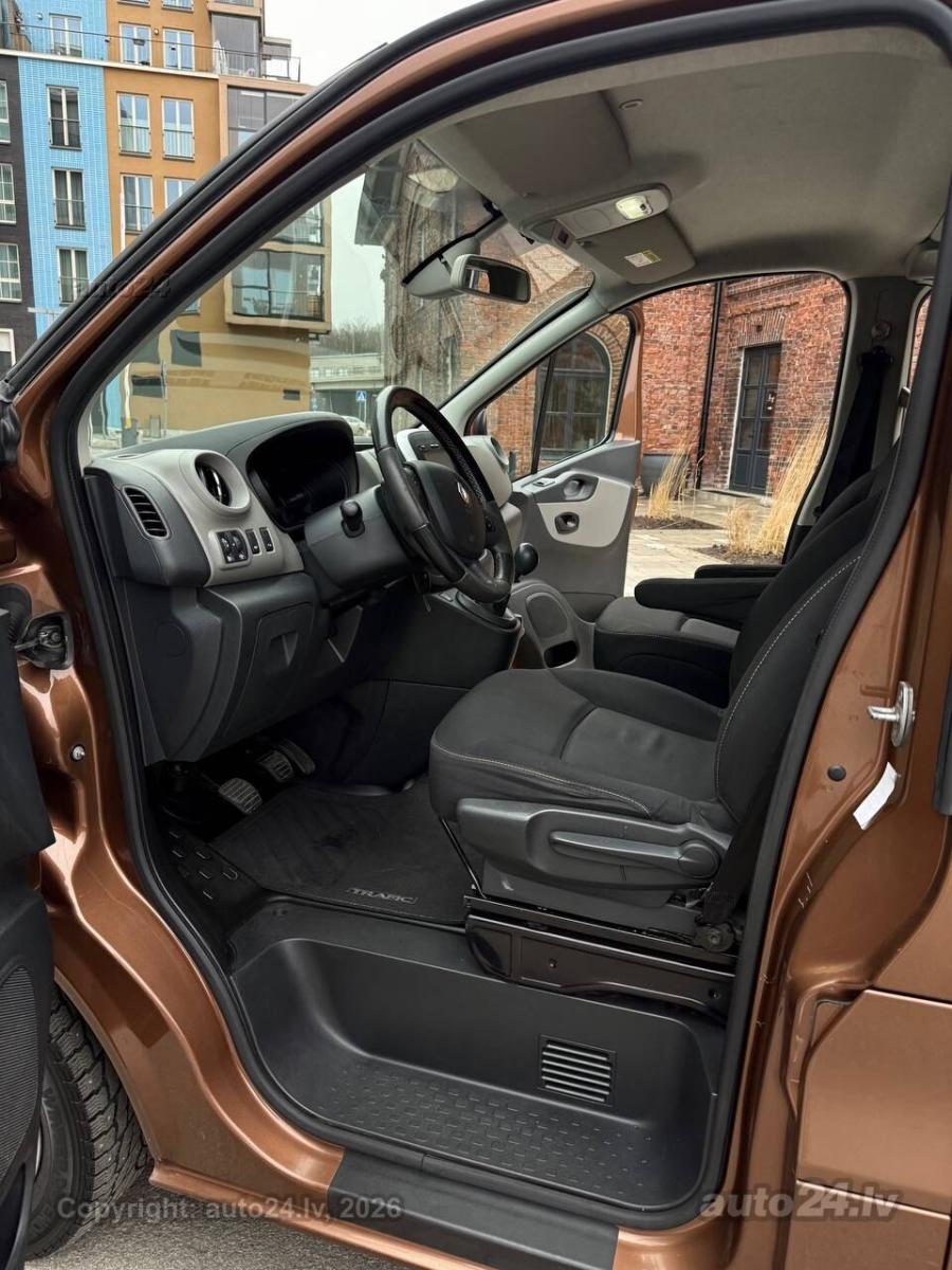 Brown Renault Trafic 2017 in Tallinn, with an engine capacity of 1.60 L and mileage of 235 thousand km for 14699 €, photo 22 on AUTOMOTO.COM.LV