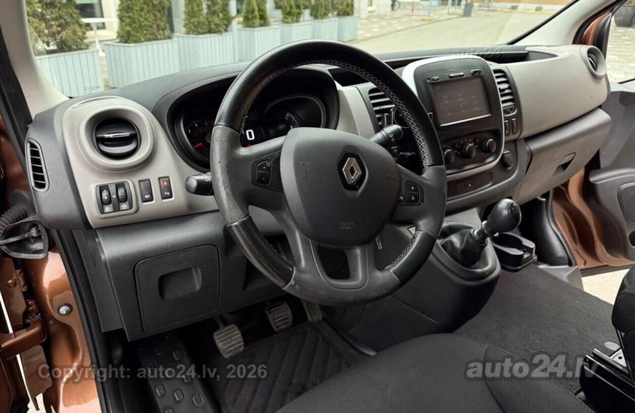 Brown Renault Trafic 2017 in Tallinn, with an engine capacity of 1.60 L and mileage of 235 thousand km for 14699 €, photo 24 on AUTOMOTO.COM.LV