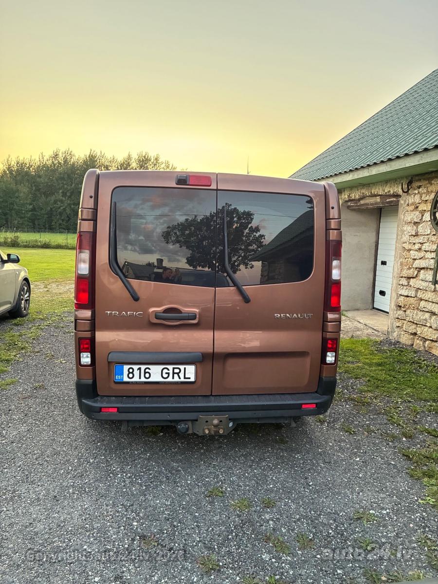 Brown Renault Trafic 2021 in Kunda, with an engine capacity of 2.00 L and mileage of 255 thousand km for 17800 €, photo 5 on AUTOMOTO.COM.LV