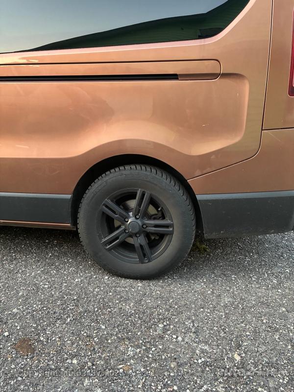 Brown Renault Trafic 2021 in Kunda, with an engine capacity of 2.00 L and mileage of 255 thousand km for 17800 €, photo 6 on AUTOMOTO.COM.LV