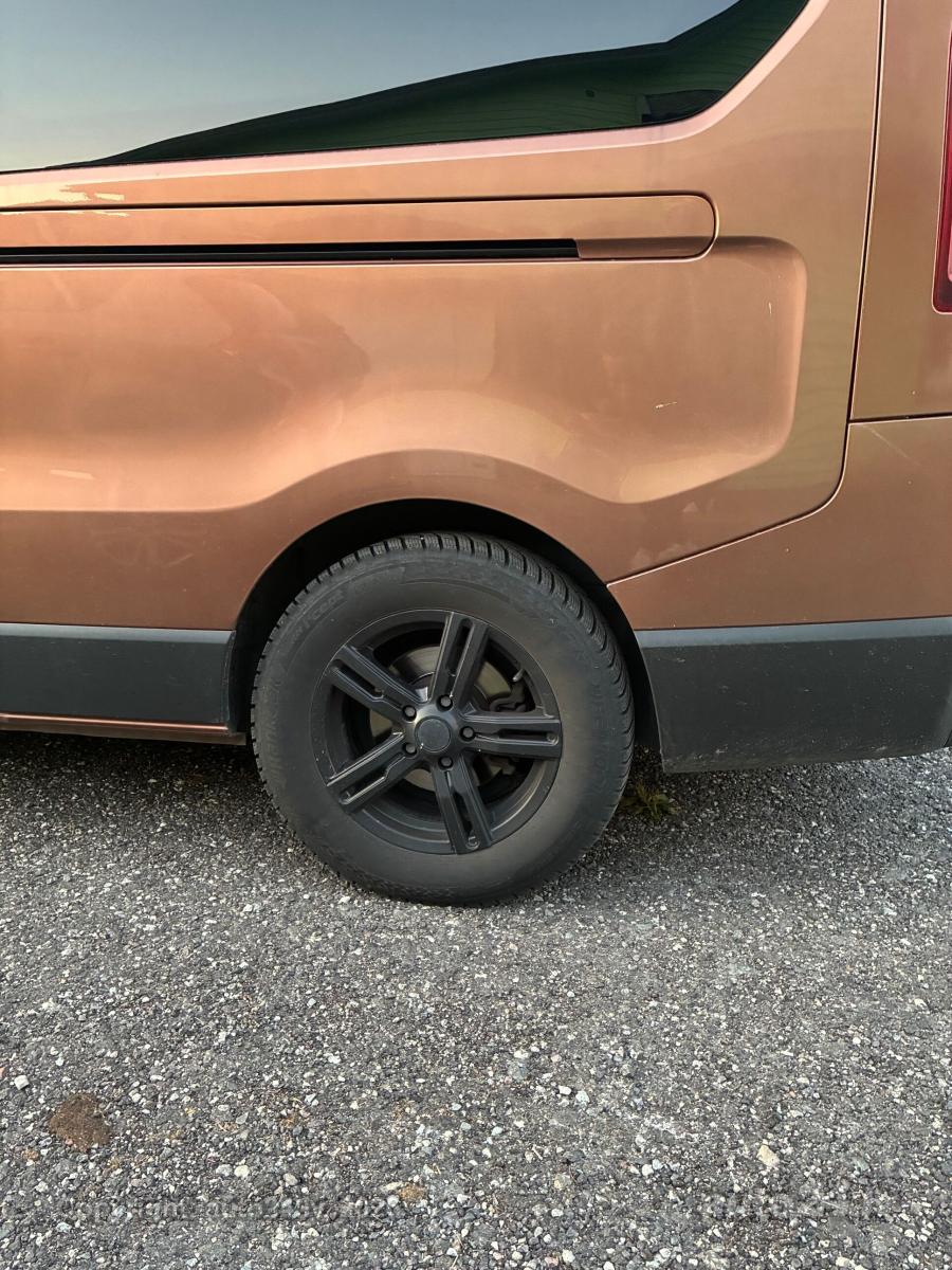 Brown Renault Trafic 2021 in Kunda, with an engine capacity of 2.00 L and mileage of 255 thousand km for 17800 €, photo 6 on AUTOMOTO.COM.LV