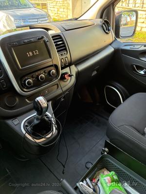 Brown Renault Trafic 2021 in Kunda, with an engine capacity of 2.00 L and mileage of 255 thousand km for 17800 €, photo 10 on AUTOMOTO.COM.LV