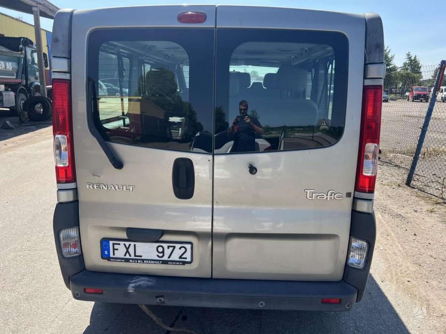 Green Renault Trafic 2007 in Telschi, with an engine capacity of 2.50 L and mileage of 0 thousand km for 3500 €, photo 5 on AUTOMOTO.COM.LV