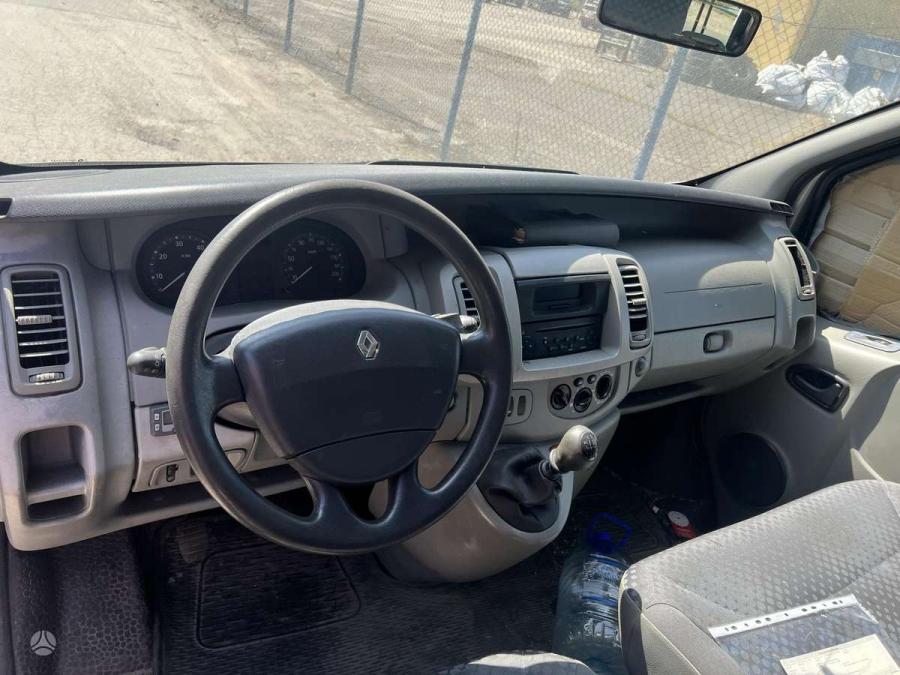 Green Renault Trafic 2007 in Telschi, with an engine capacity of 2.50 L and mileage of 0 thousand km for 3500 €, photo 8 on AUTOMOTO.COM.LV