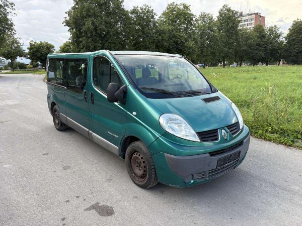 Green Renault Trafic 2007 in Alytus, with an engine capacity of 2.00 L and mileage of 400 thousand km for 2800 €, photo 2 on AUTOMOTO.COM.LV