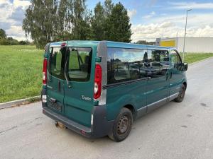Green Renault Trafic 2007 in Alytus, with an engine capacity of 2.00 L and mileage of 400 thousand km for 2800 €, photo 5 on AUTOMOTO.COM.LV