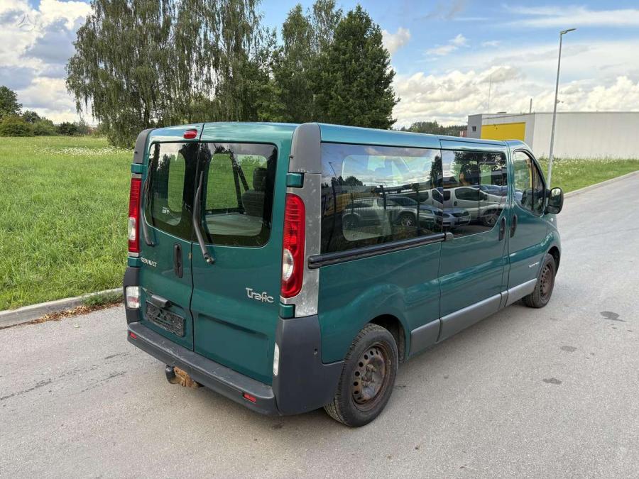 Green Renault Trafic 2007 in Alytus, with an engine capacity of 2.00 L and mileage of 400 thousand km for 2800 €, photo 5 on AUTOMOTO.COM.LV