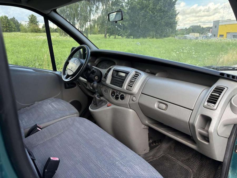Green Renault Trafic 2007 in Alytus, with an engine capacity of 2.00 L and mileage of 400 thousand km for 2800 €, photo 6 on AUTOMOTO.COM.LV