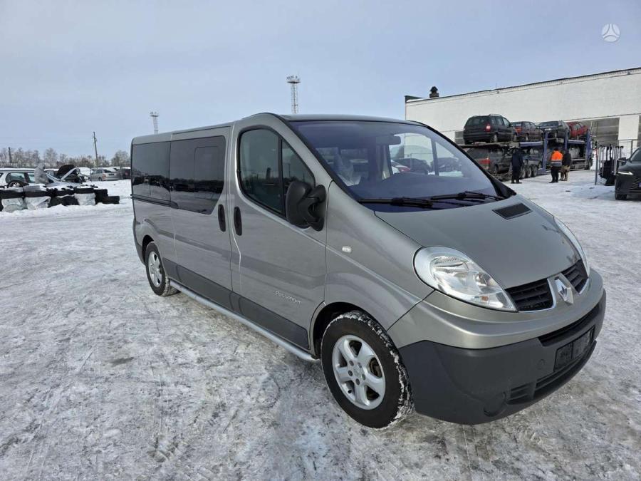 Zaļš Renault Trafic 2010 Marijampole, ar dzinēja tilpumu 2.00 L un nobraukumu 255 tūkst. km par 8250 €, foto 2 vietnē AUTOMOTO.COM.LV