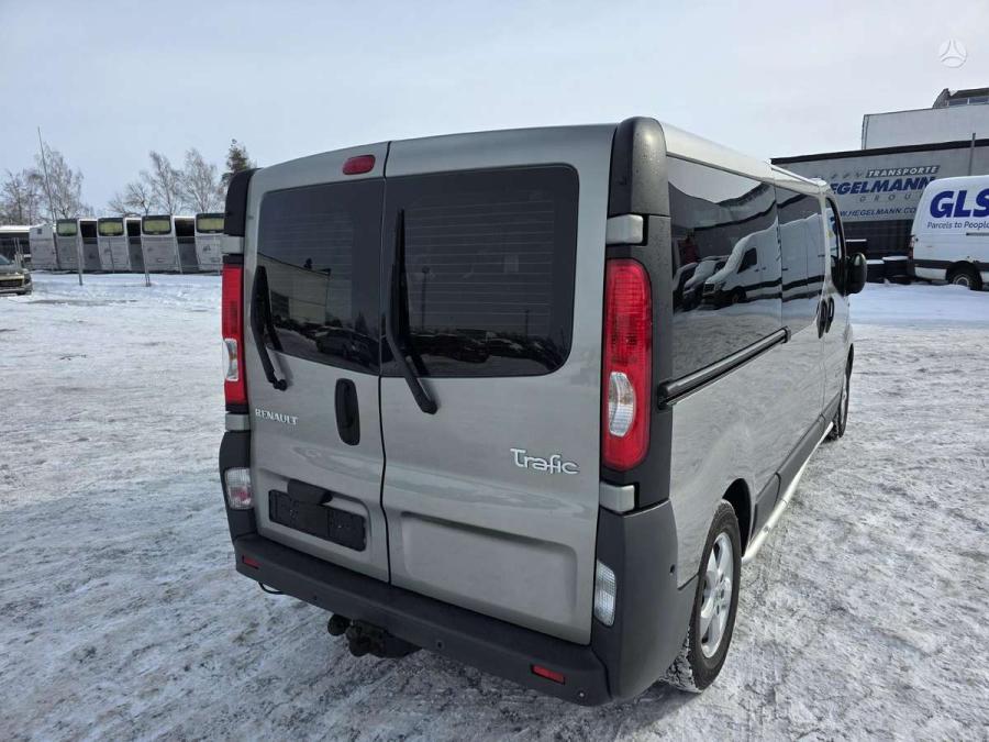 Zaļš Renault Trafic 2010 Marijampole, ar dzinēja tilpumu 2.00 L un nobraukumu 255 tūkst. km par 8250 €, foto 11 vietnē AUTOMOTO.COM.LV