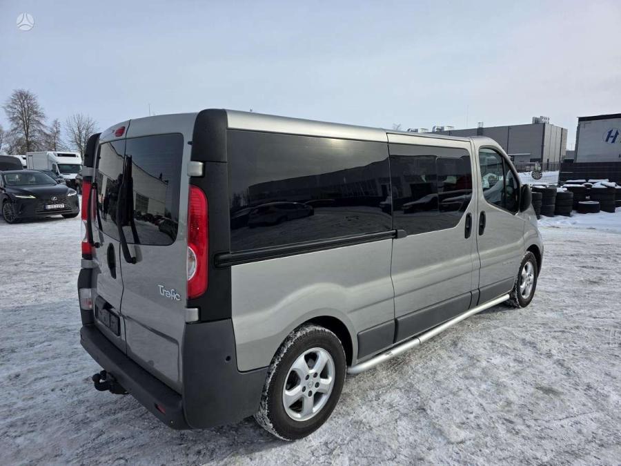 Zaļš Renault Trafic 2010 Marijampole, ar dzinēja tilpumu 2.00 L un nobraukumu 255 tūkst. km par 8250 €, foto 12 vietnē AUTOMOTO.COM.LV