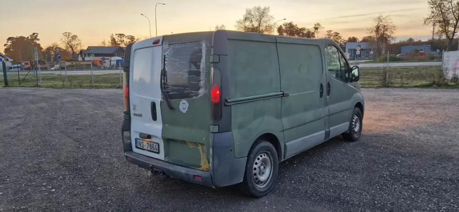 Green Renault Trafic 2001 in Daugavpils, with an engine capacity of 1.90 L and mileage of 307 thousand km for 1500 €, photo 4 on AUTOMOTO.COM.LV