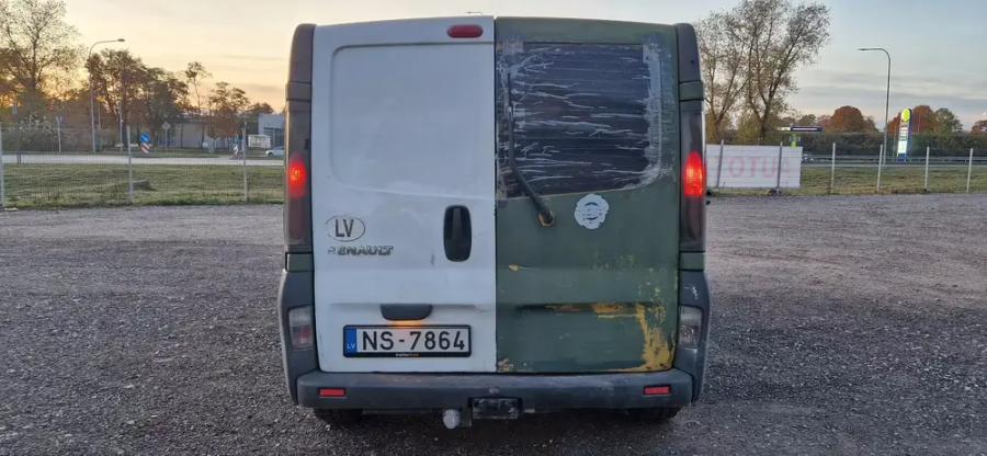 Green Renault Trafic 2001 in Daugavpils, with an engine capacity of 1.90 L and mileage of 307 thousand km for 1500 €, photo 7 on AUTOMOTO.COM.LV
