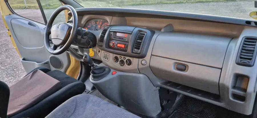 Green Renault Trafic 2001 in Daugavpils, with an engine capacity of 1.90 L and mileage of 307 thousand km for 1500 €, photo 12 on AUTOMOTO.COM.LV