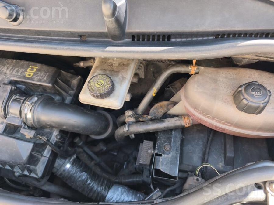 Zaļš Renault Trafic 2004 Rīga, ar dzinēja tilpumu 2.50 L un nobraukumu 332 tūkst. km par 5015 €, foto 17 vietnē AUTOMOTO.COM.LV