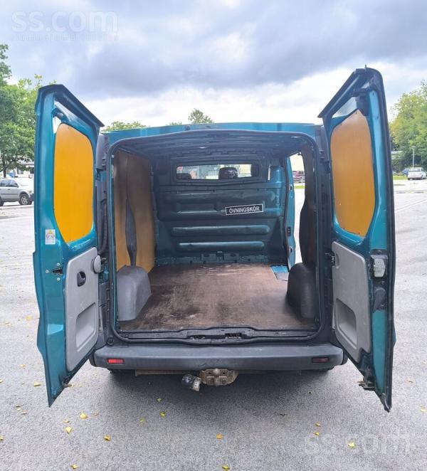 Zaļš Renault Trafic 2005 Valmiera, ar dzinēja tilpumu 2.00 L un nobraukumu 249 tūkst. km par 3540 €, foto 5 vietnē AUTOMOTO.COM.LV
