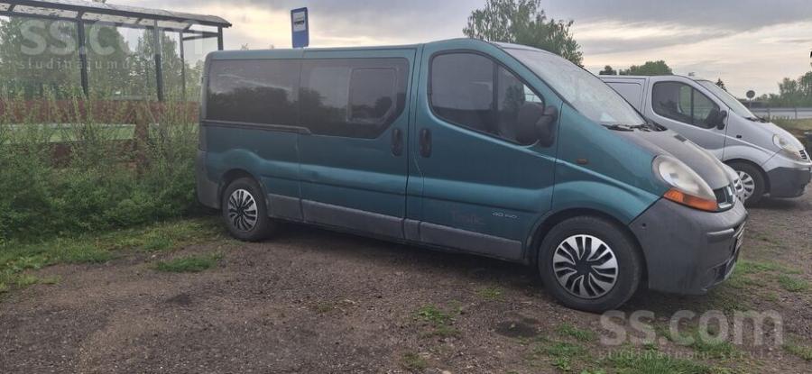 Green Renault Trafic 2005 in Jekabpils, with an engine capacity of 2.50 L and mileage of 783 thousand km for 1300 €, photo 1 on AUTOMOTO.COM.LV