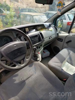 Green Renault Trafic 2005 in Jekabpils, with an engine capacity of 2.50 L and mileage of 450 thousand km for 1200 €, photo 5 on AUTOMOTO.COM.LV