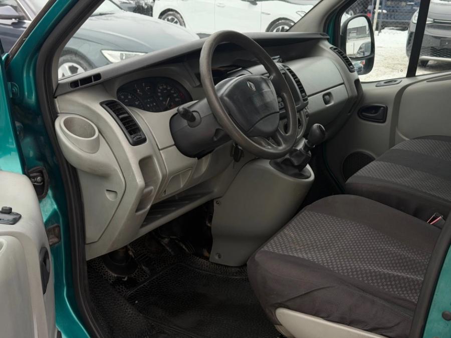 Green Renault Trafic 2006 in Riga, with an engine capacity of 2.50 L and mileage of 382 thousand km for 5180 €, photo 6 on AUTOMOTO.COM.LV