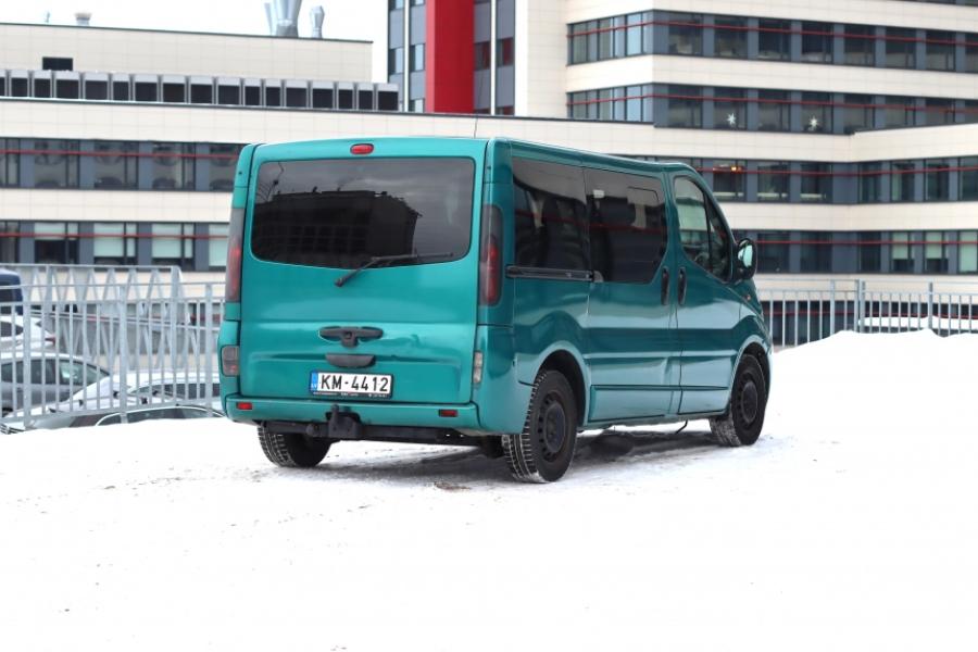 Green Renault Trafic 2006 in Riga, with an engine capacity of 2.50 L and mileage of 382 thousand km for 5180 €, photo 7 on AUTOMOTO.COM.LV