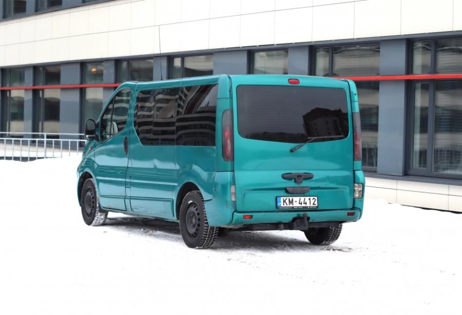Green Renault Trafic 2006 in Riga, with an engine capacity of 2.50 L and mileage of 382 thousand km for 5180 €, photo 9 on AUTOMOTO.COM.LV