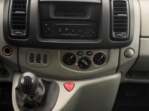 Zaļš Renault Trafic 2006 Rīga, ar dzinēja tilpumu 2.50 L un nobraukumu 382 tūkst. km par 5180 €, foto 9 vietnē AUTOMOTO.COM.LV