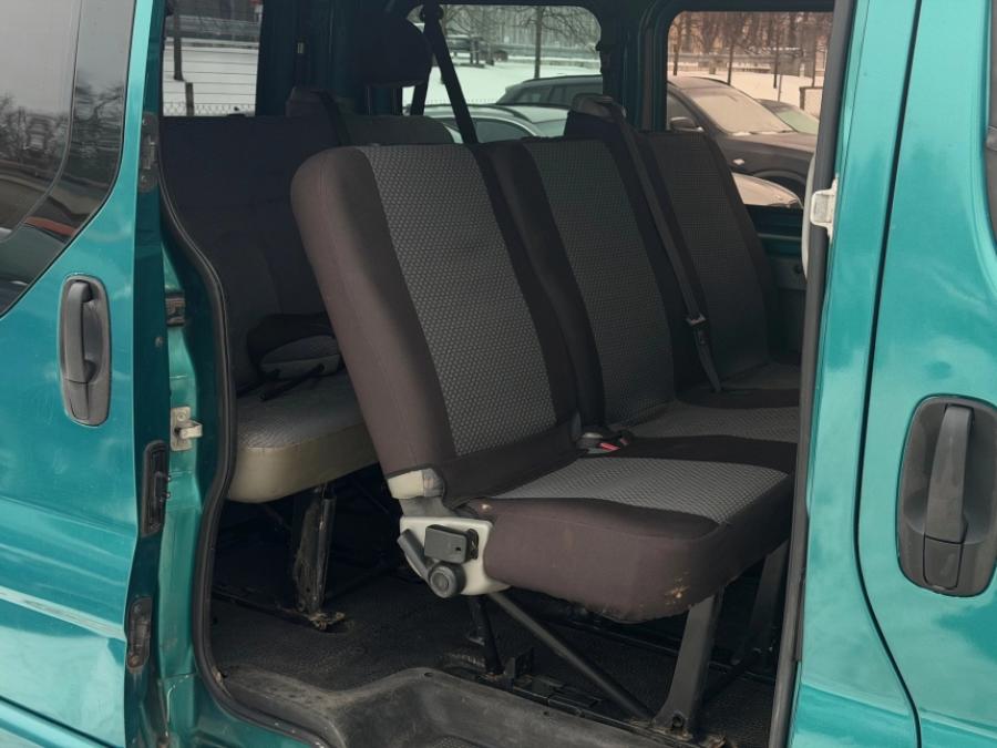 Green Renault Trafic 2006 in Riga, with an engine capacity of 2.50 L and mileage of 382 thousand km for 5180 €, photo 12 on AUTOMOTO.COM.LV