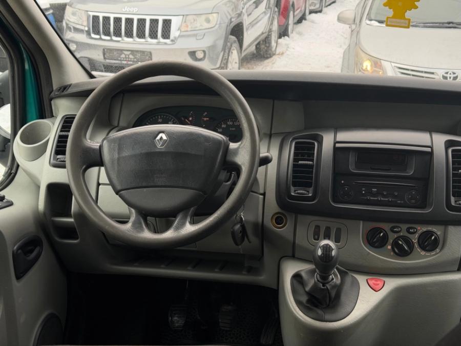 Green Renault Trafic 2006 in Riga, with an engine capacity of 2.50 L and mileage of 382 thousand km for 5180 €, photo 13 on AUTOMOTO.COM.LV
