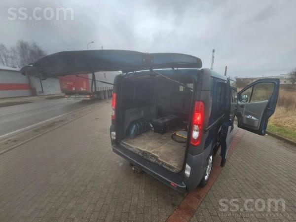 Zaļš Renault Trafic 2007 Valmiera, ar dzinēja tilpumu 2.00 L un nobraukumu 407 tūkst. km par 4800 €, foto 5 vietnē AUTOMOTO.COM.LV