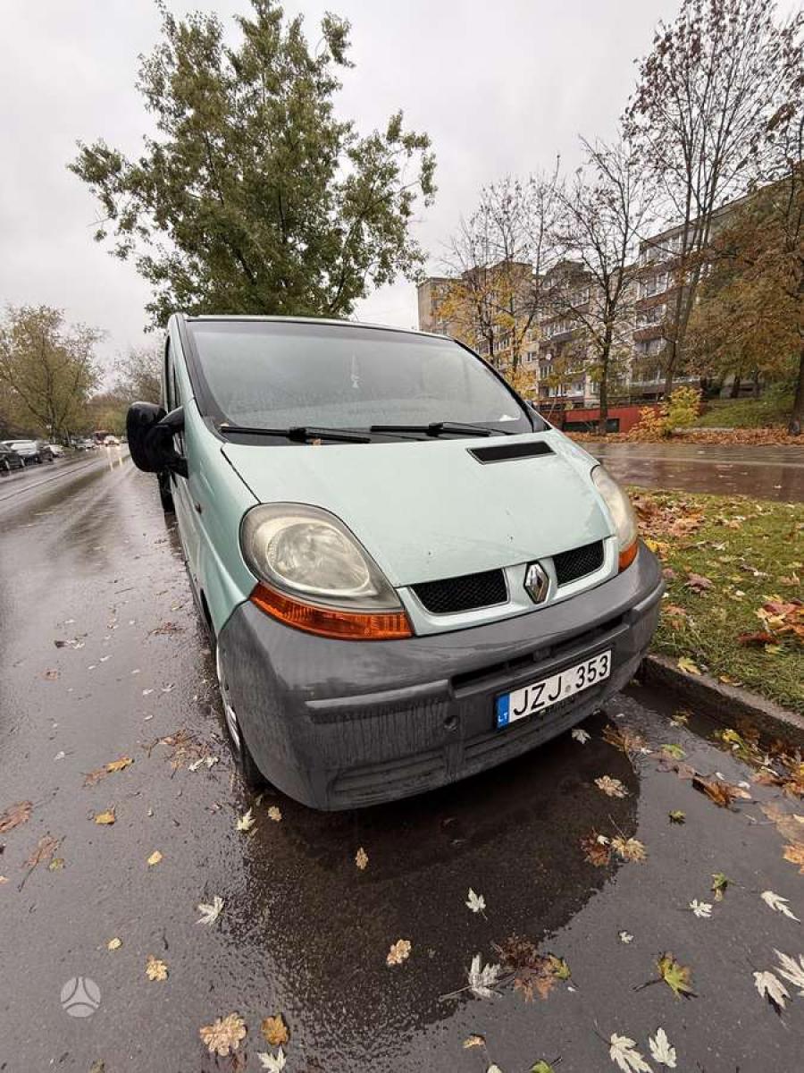 Green Renault Trafic 2003 in Vilnius, with an engine capacity of 1.87 L and mileage of 295 thousand km for 1500 €, photo 1 on AUTOMOTO.COM.LV