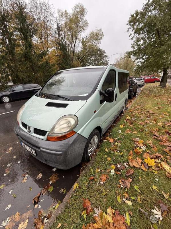 Green Renault Trafic 2003 in Vilnius, with an engine capacity of 1.87 L and mileage of 295 thousand km for 1500 €, photo 2 on AUTOMOTO.COM.LV