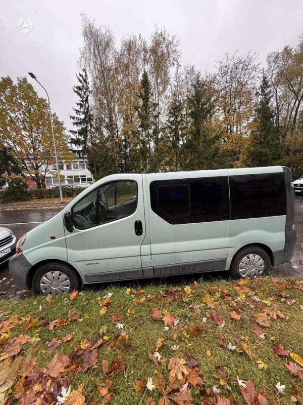 Green Renault Trafic 2003 in Vilnius, with an engine capacity of 1.87 L and mileage of 295 thousand km for 1500 €, photo 3 on AUTOMOTO.COM.LV