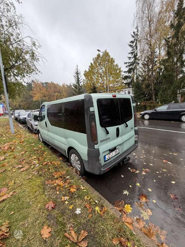 Green Renault Trafic 2003 in Vilnius, with an engine capacity of 1.87 L and mileage of 295 thousand km for 1500 €, photo 4 on AUTOMOTO.COM.LV