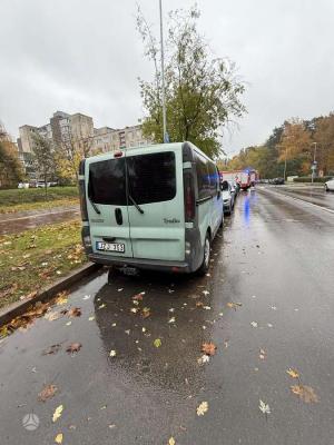 Green Renault Trafic 2003 in Vilnius, with an engine capacity of 1.87 L and mileage of 295 thousand km for 1500 €, photo 5 on AUTOMOTO.COM.LV
