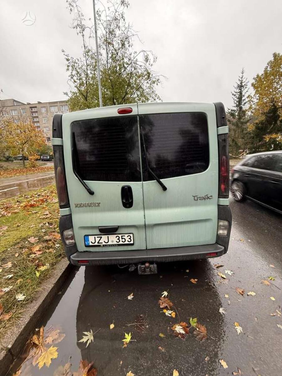 Green Renault Trafic 2003 in Vilnius, with an engine capacity of 1.87 L and mileage of 295 thousand km for 1500 €, photo 6 on AUTOMOTO.COM.LV