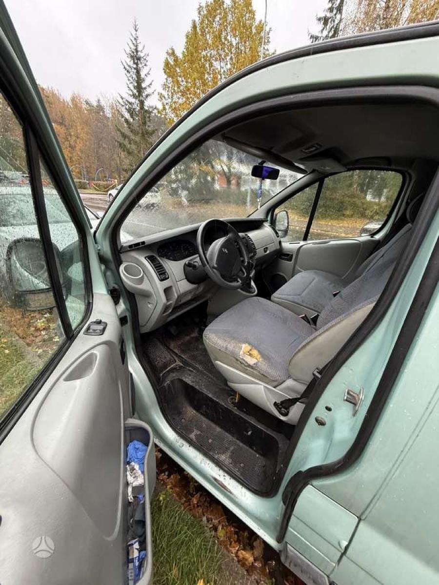 Green Renault Trafic 2003 in Vilnius, with an engine capacity of 1.87 L and mileage of 295 thousand km for 1500 €, photo 11 on AUTOMOTO.COM.LV