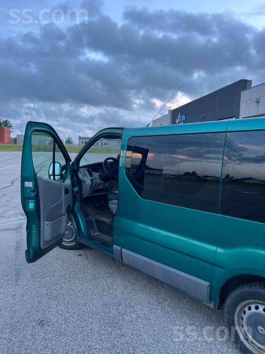Green Renault Trafic 2003 in Riga, with an engine capacity of 1.90 L and mileage of 451 thousand km for 2650 €, photo 3 on AUTOMOTO.COM.LV