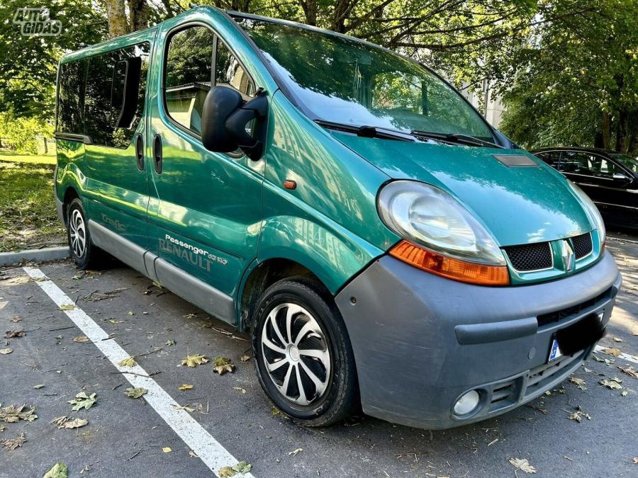 Green Renault Trafic 2006 in Vilnius, with an engine capacity of 2.50 L and mileage of 1 thousand km for 1790 €, photo 1 on AUTOMOTO.COM.LV