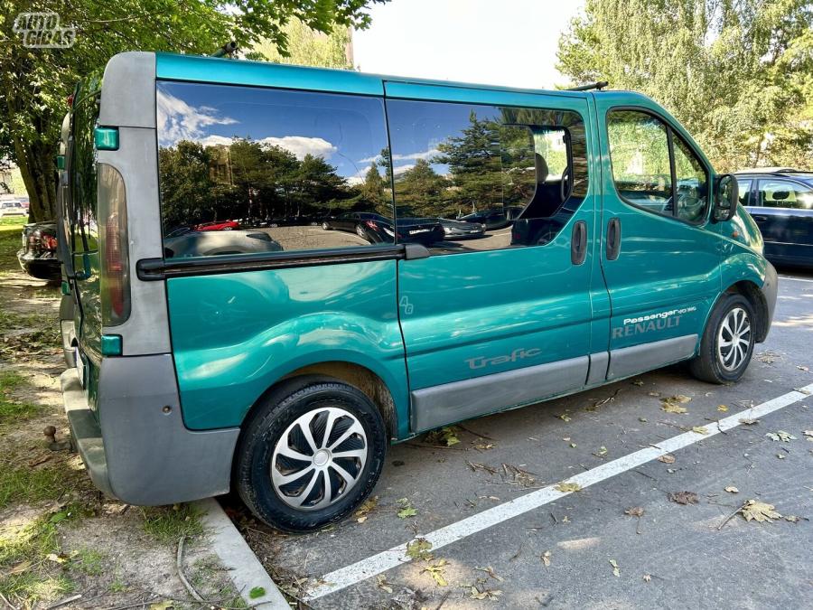 Green Renault Trafic 2006 in Vilnius, with an engine capacity of 2.50 L and mileage of 1 thousand km for 1790 €, photo 3 on AUTOMOTO.COM.LV