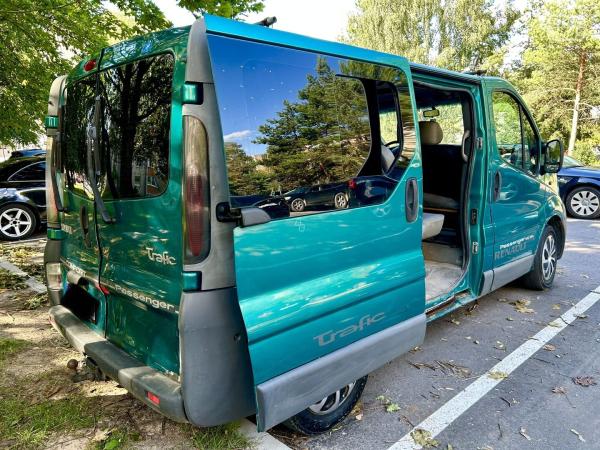 Рено Трафик 2006 в Вильнюс на AUTOMOTO.COM.LV Зеленый Рено Трафик 2006 в Вильнюс, объемом двигателя 2.50 л и пробегом 1 тыс. км за 1790 €, фото 5 на AUTOMOTO.COM.LV