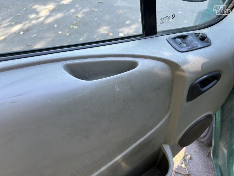Green Renault Trafic 2006 in Vilnius, with an engine capacity of 2.50 L and mileage of 1 thousand km for 1790 €, photo 11 on AUTOMOTO.COM.LV
