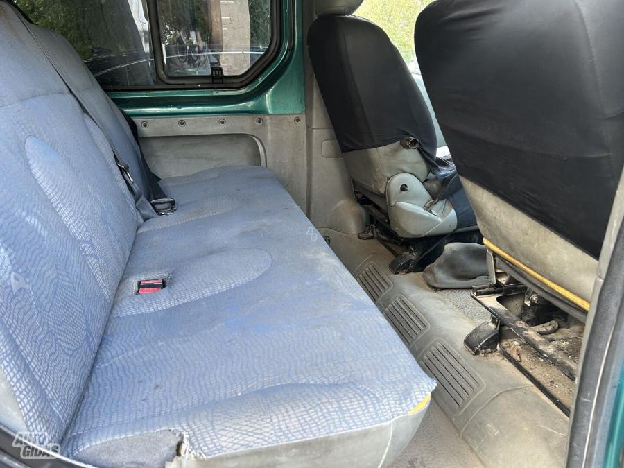 Green Renault Trafic 2006 in Vilnius, with an engine capacity of 2.50 L and mileage of 1 thousand km for 1790 €, photo 22 on AUTOMOTO.COM.LV