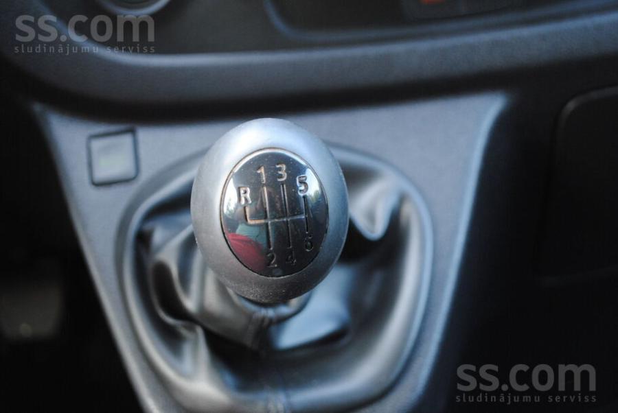 Grey Renault Trafic 2015 in Riga, with an engine capacity of 1.60 L and mileage of 202 thousand km for 11990 €, photo 24 on AUTOMOTO.COM.LV