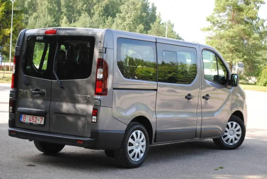 Pelēks Renault Trafic 2015 Rīga, ar dzinēja tilpumu 1.60 L un nobraukumu 202 tūkst. km par 11990 €, foto 3 vietnē AUTOMOTO.COM.LV