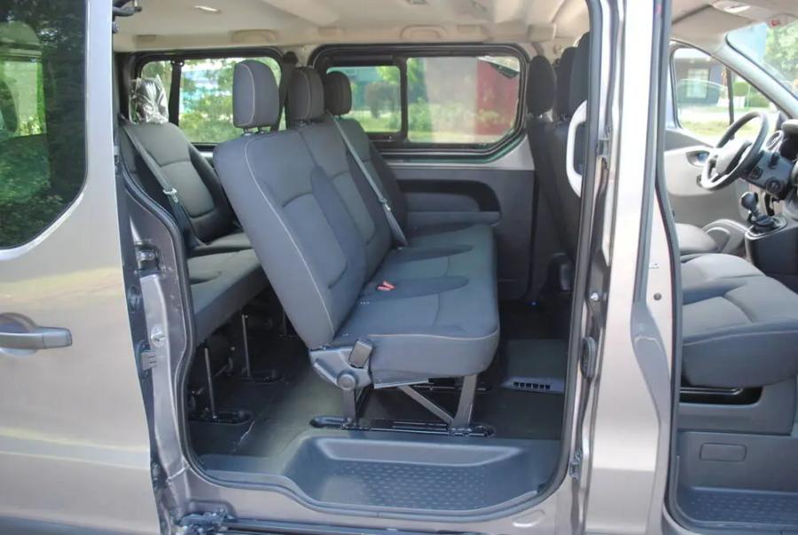 Pelēks Renault Trafic 2015 Rīga, ar dzinēja tilpumu 1.60 L un nobraukumu 202 tūkst. km par 11990 €, foto 12 vietnē AUTOMOTO.COM.LV