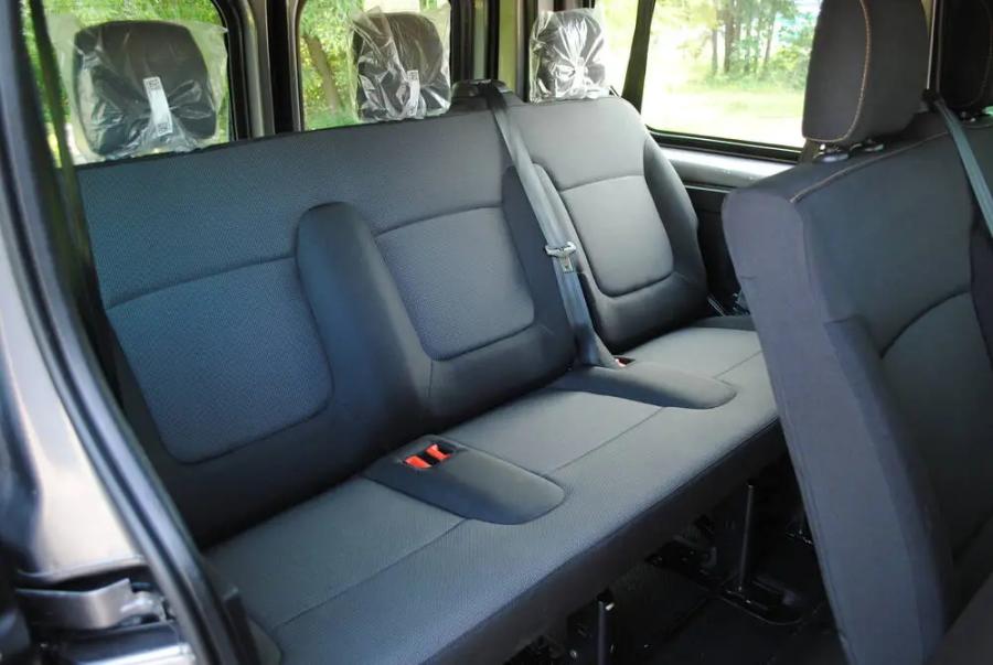 Pelēks Renault Trafic 2015 Rīga, ar dzinēja tilpumu 1.60 L un nobraukumu 202 tūkst. km par 11990 €, foto 13 vietnē AUTOMOTO.COM.LV