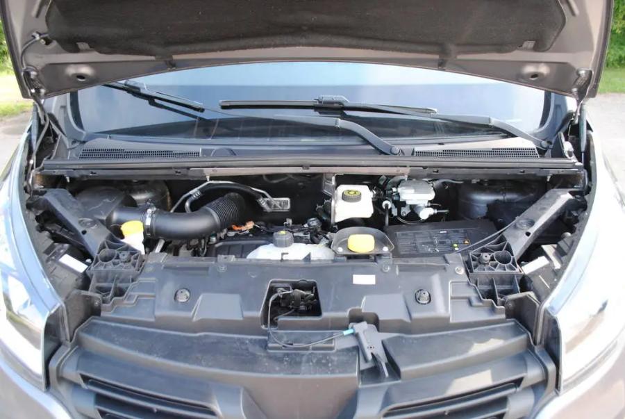 Pelēks Renault Trafic 2015 Rīga, ar dzinēja tilpumu 1.60 L un nobraukumu 202 tūkst. km par 11990 €, foto 16 vietnē AUTOMOTO.COM.LV