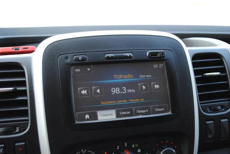 Pelēks Renault Trafic 2015 Rīga, ar dzinēja tilpumu 1.60 L un nobraukumu 202 tūkst. km par 11990 €, foto 27 vietnē AUTOMOTO.COM.LV