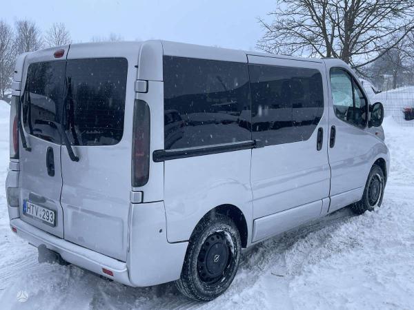 Grey Renault Trafic 2002 in Siauliai, with an engine capacity of 1.87 L and mileage of 330 thousand km for 3999 €, photo 4 on AUTOMOTO.COM.LV