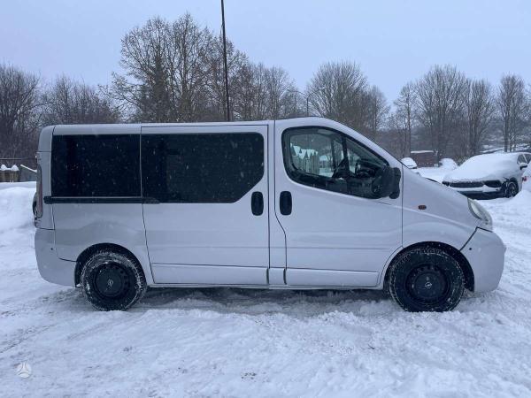 Grey Renault Trafic 2002 in Siauliai, with an engine capacity of 1.87 L and mileage of 330 thousand km for 3999 €, photo 5 on AUTOMOTO.COM.LV